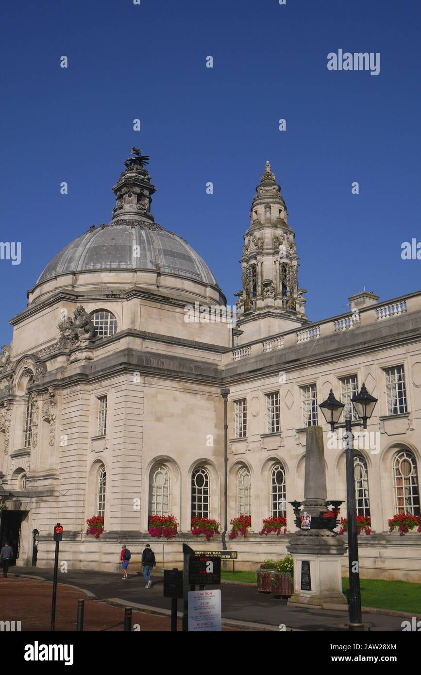 City Hall, Cardiff, Glamorgan, South Wales, United Kingdom Stock Photo ...