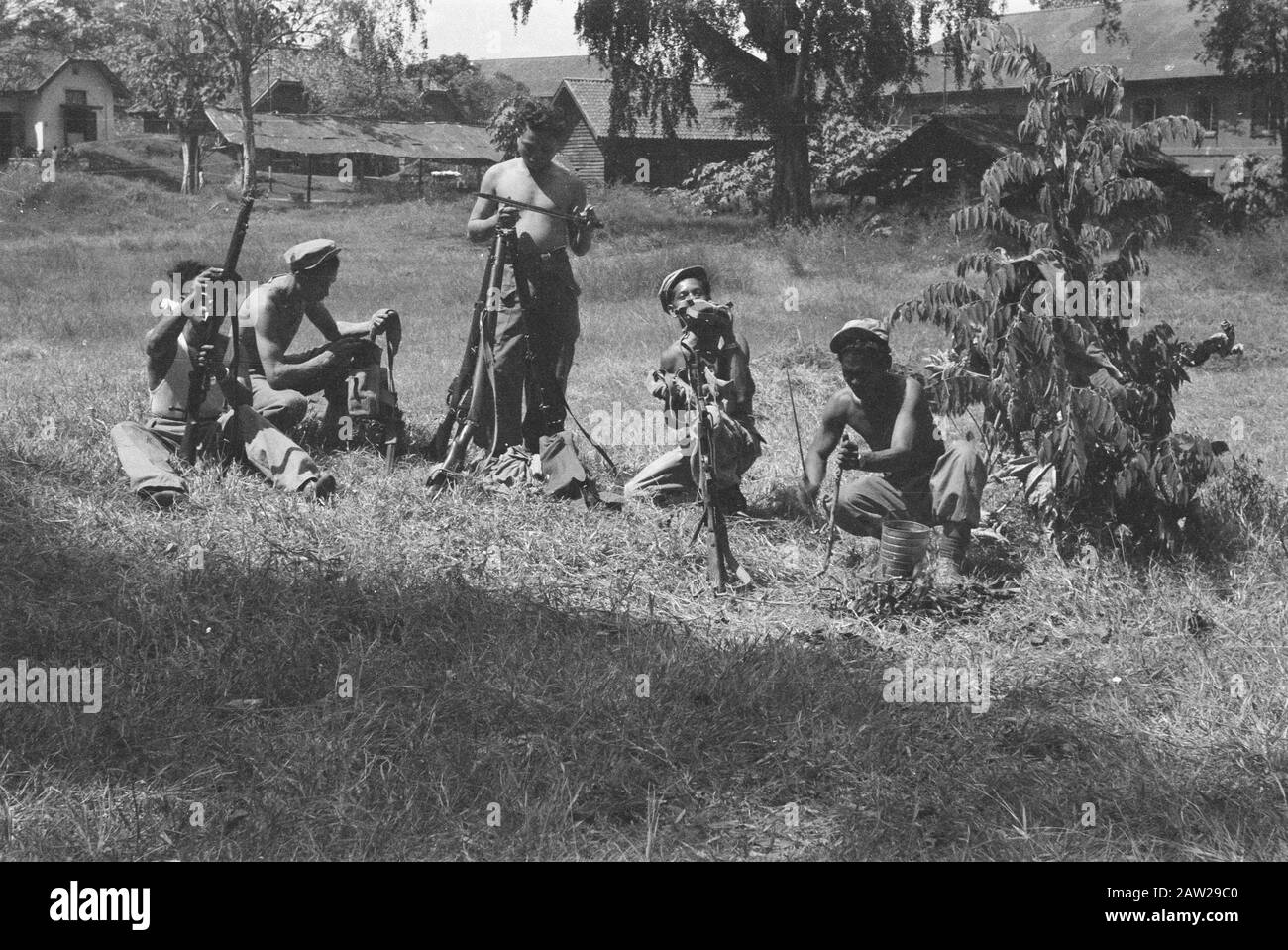 Patrol Walk 1-1 Infantry Regiment KNIL [patrol engaged in weapon ...