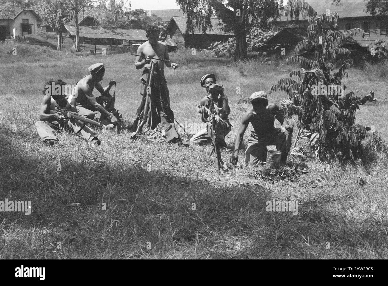 Patrol Walk 1-1 Infantry Regiment KNIL [patrol engaged in weapon ...