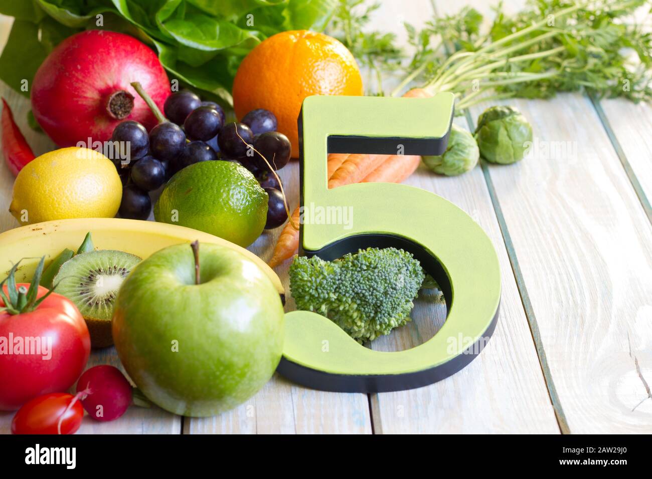 5 Five a day portion size with fresh fruits and vegetables healthy diet ...