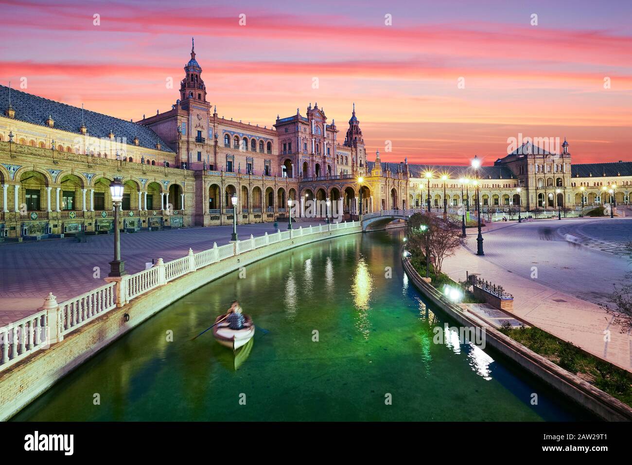 The 'Spanish place' (Plaza de Espana) in Seville illuminated at ...