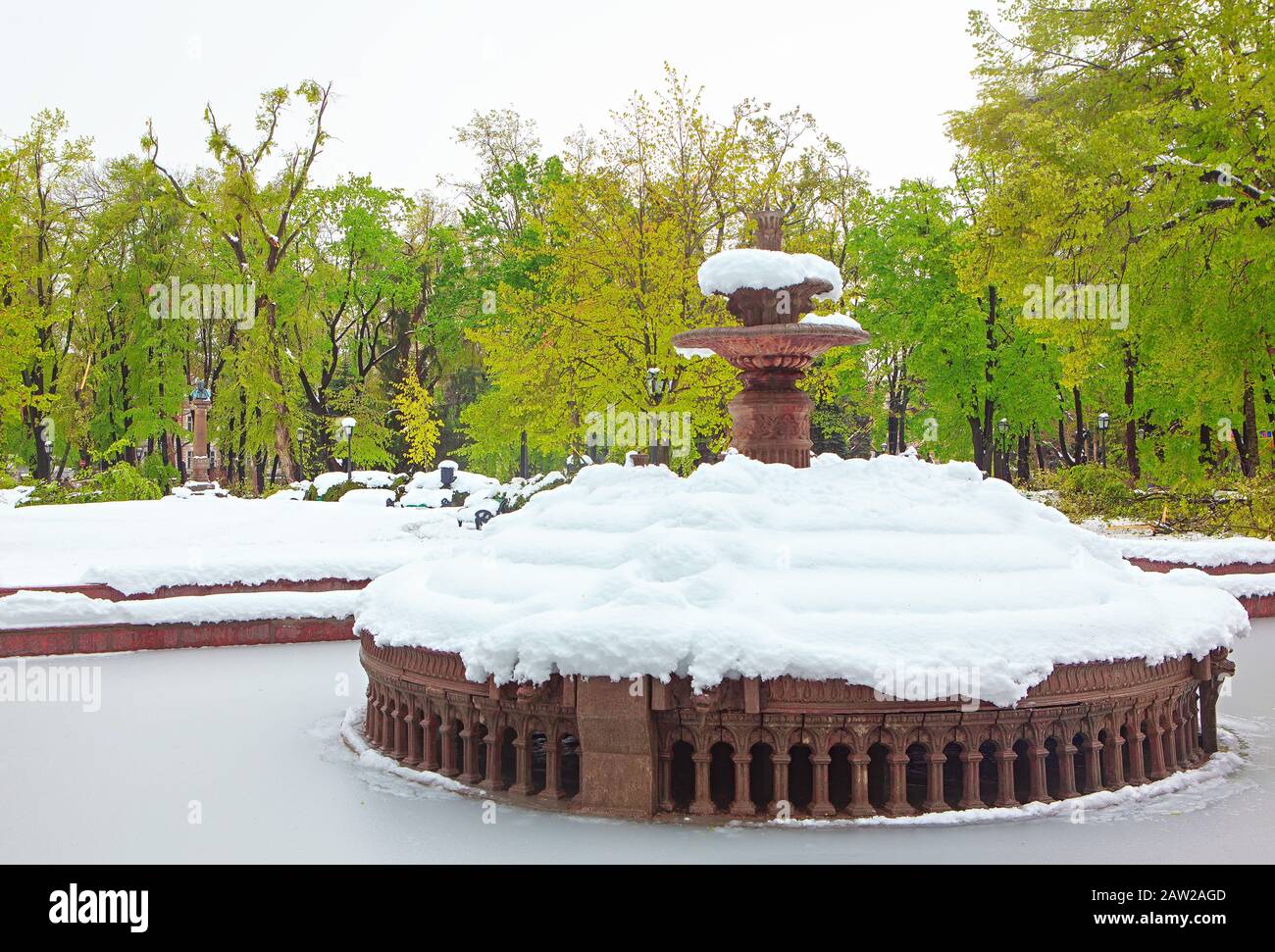 Freeze frozen ice iced fountain hi-res stock photography and images - Alamy
