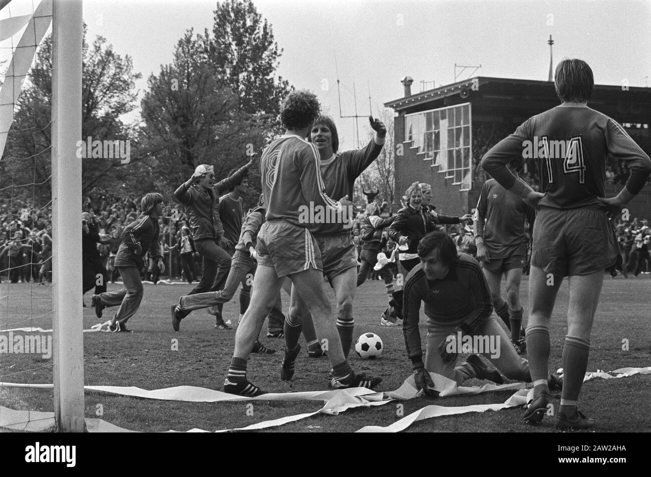Third goal past goalkeeper eggers hi-res stock photography and images ...