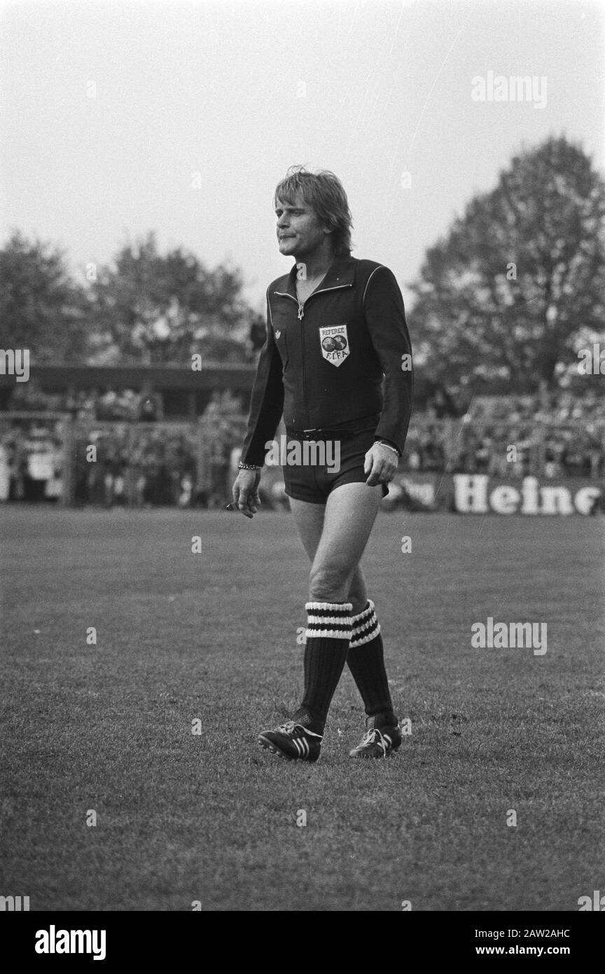 Referee Frans Derks High Resolution Stock Photography and Images - Alamy