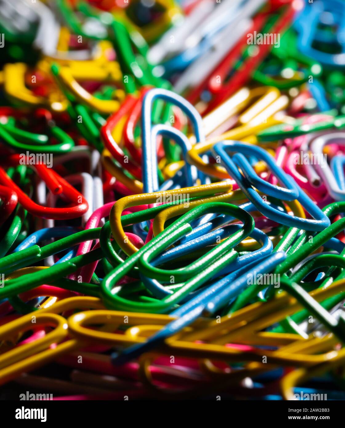Yellow paper clip hi-res stock photography and images - Alamy