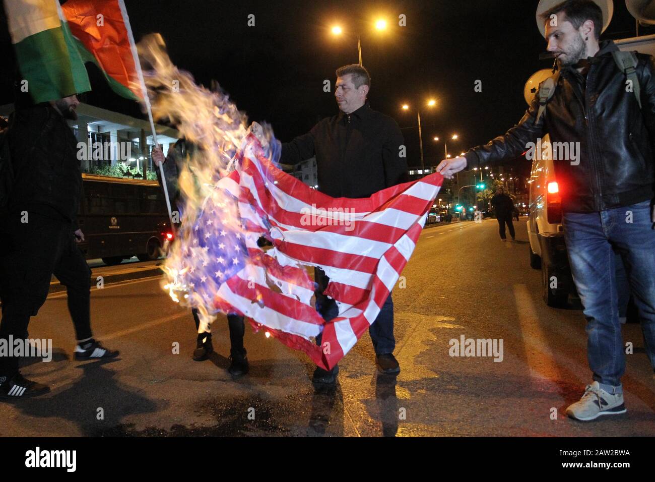 Burn us flag hi-res stock photography and images - Alamy