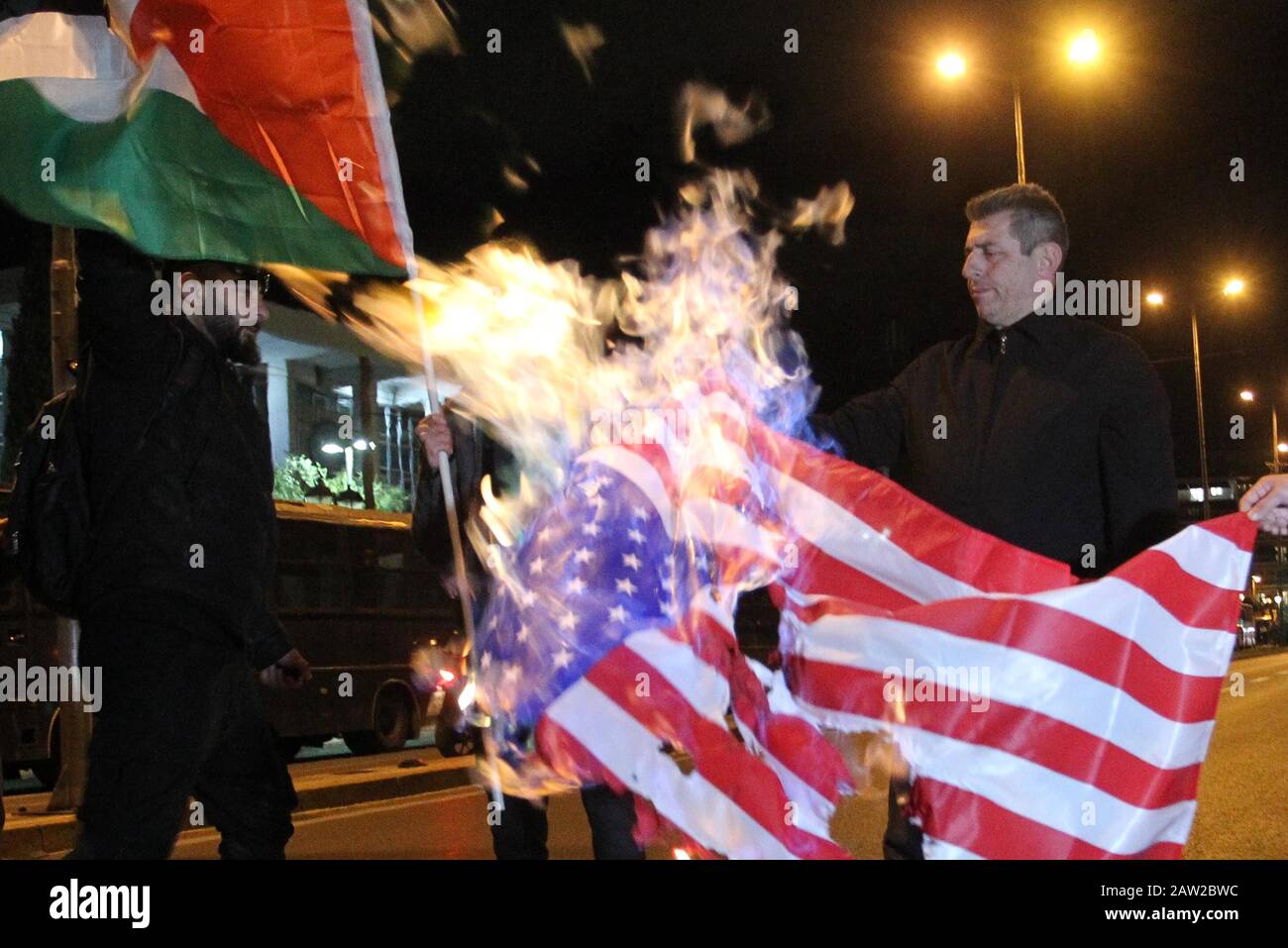 Burn us flag hi-res stock photography and images - Alamy