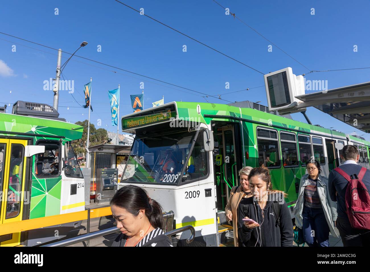 Overhead wires public transport hi-res stock photography and images - Alamy