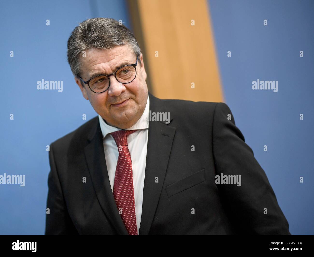 Gabriel assange hi-res stock photography and images - Alamy