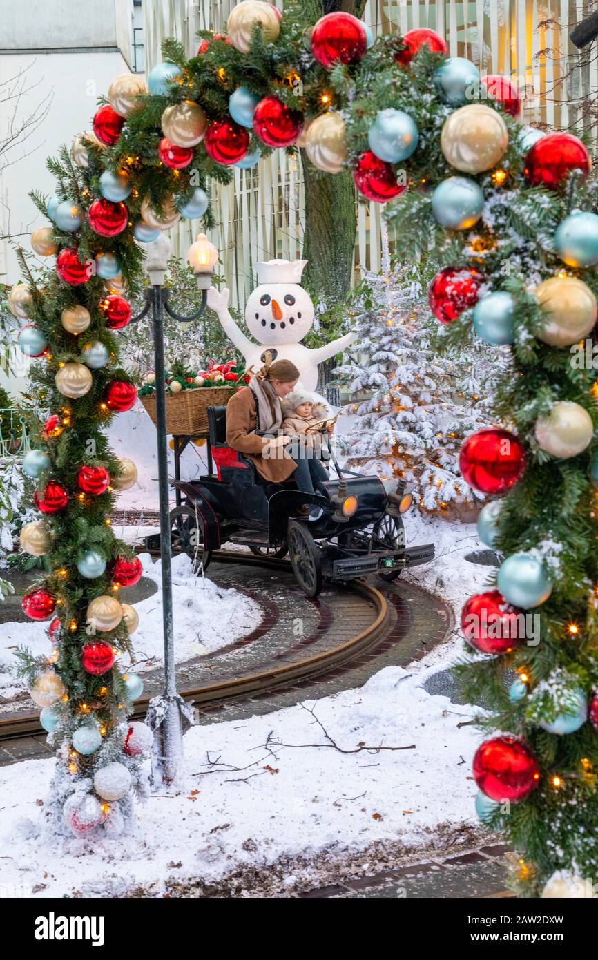 Childrens ride christmas market hi-res stock photography and images - Alamy