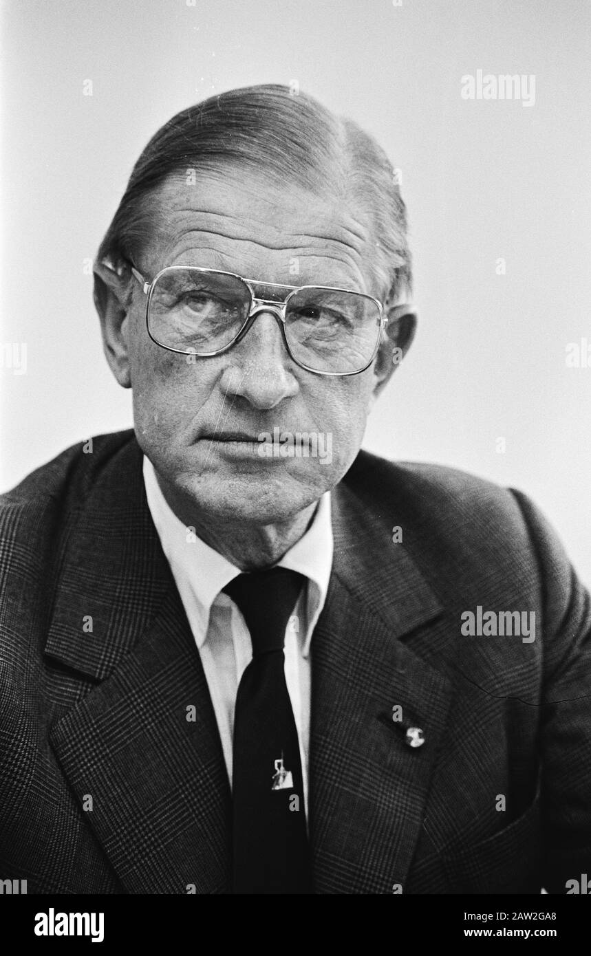 Dr b henny hi-res stock photography and images - Alamy