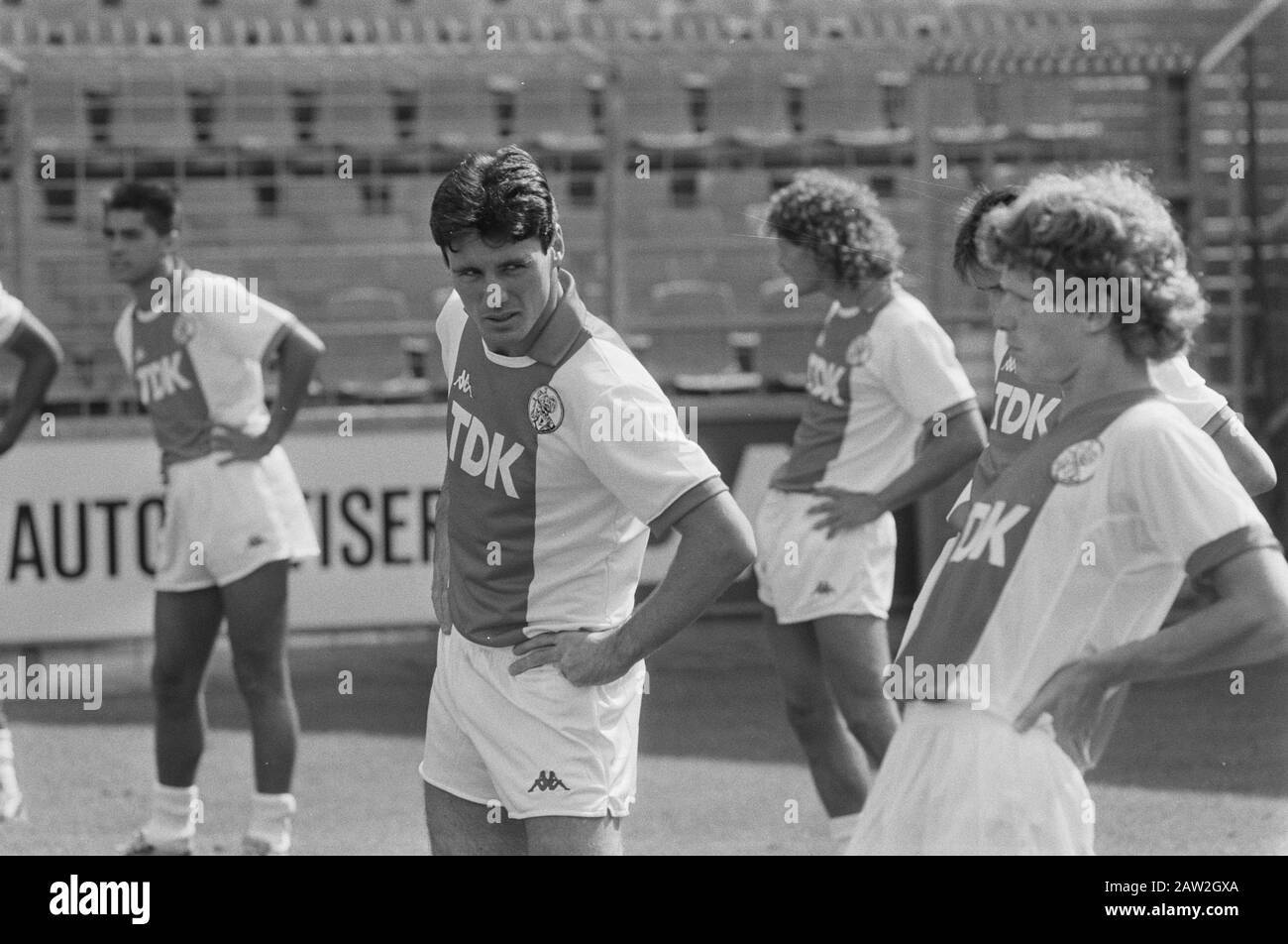 New player frank stapleton hi-res stock photography and images - Alamy