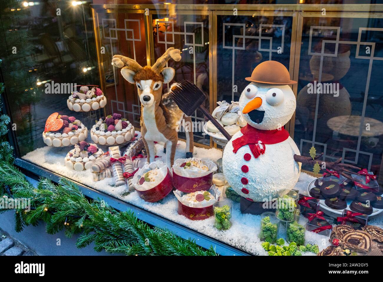 Cafe window display hi-res stock photography and images - Alamy