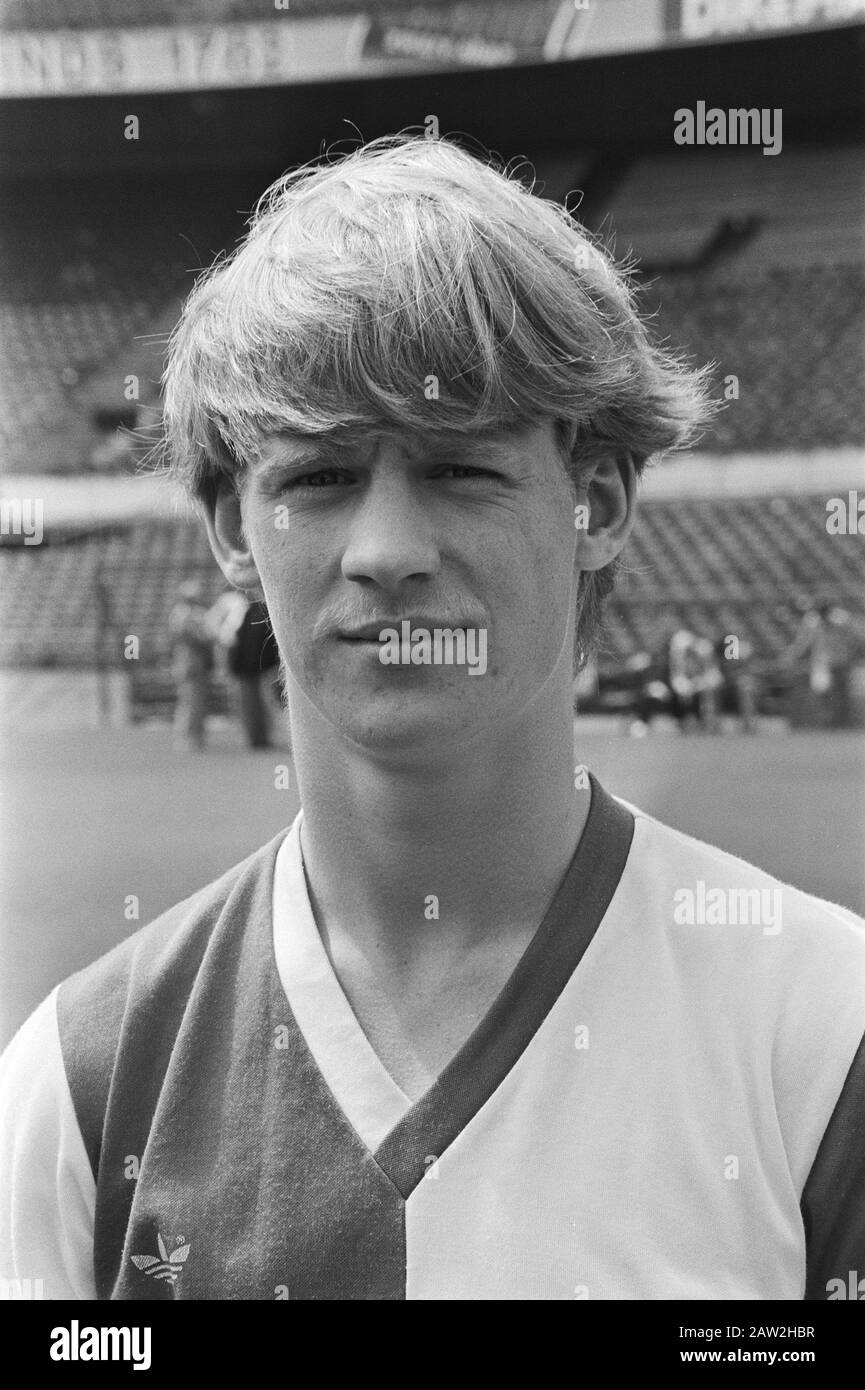 Press Day Feijenoord; Mario Been, head Date: July 29, 1982 Keywords ...