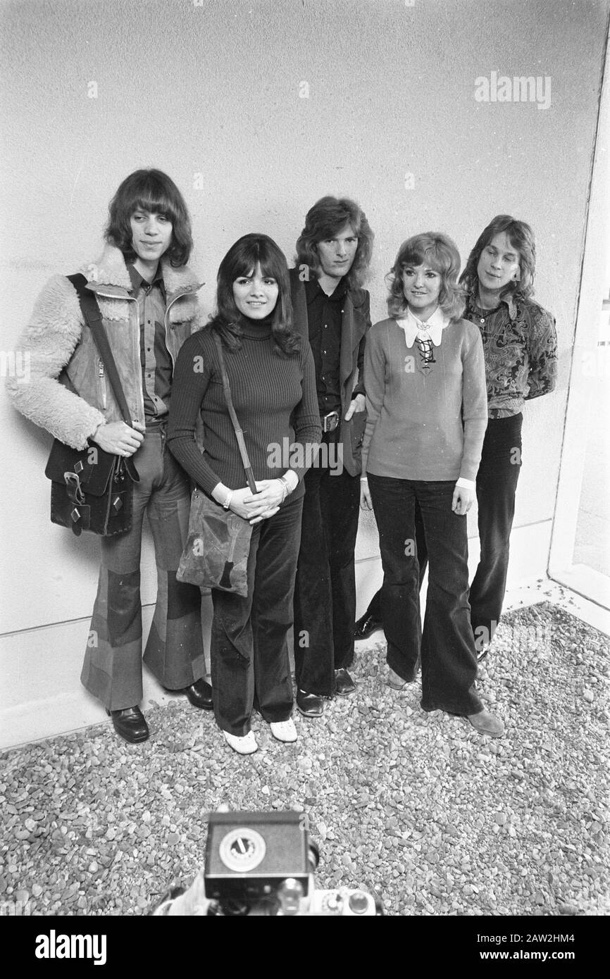 The new seekers hi-res stock photography and images - Alamy