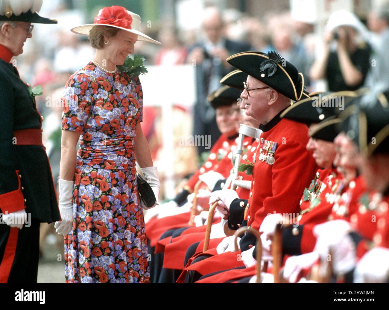 HRH Duchess of Gloucester inspecting The Chelsea pensioners, Founders ...