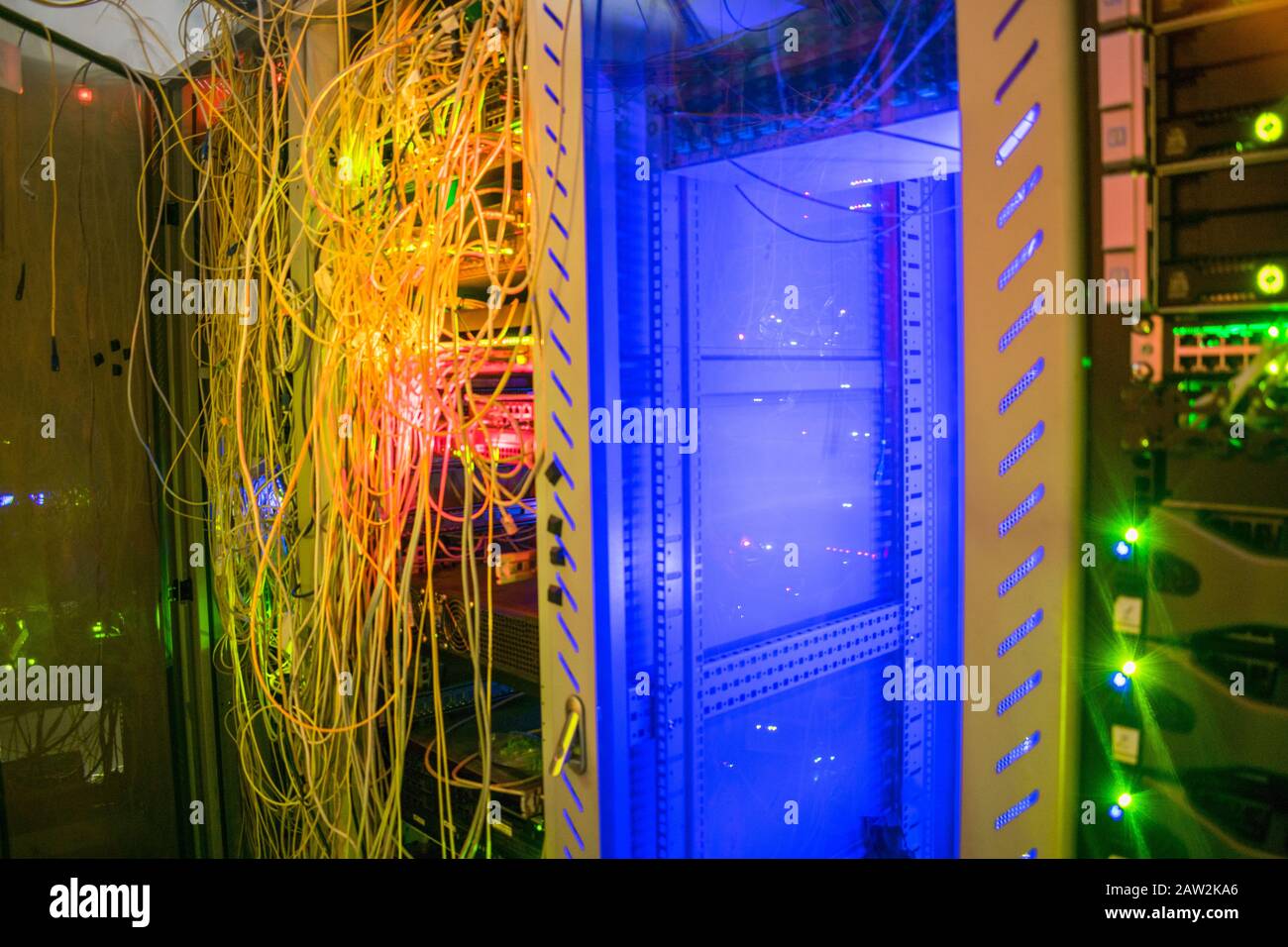Messy wires hi-res stock photography and images - Alamy
