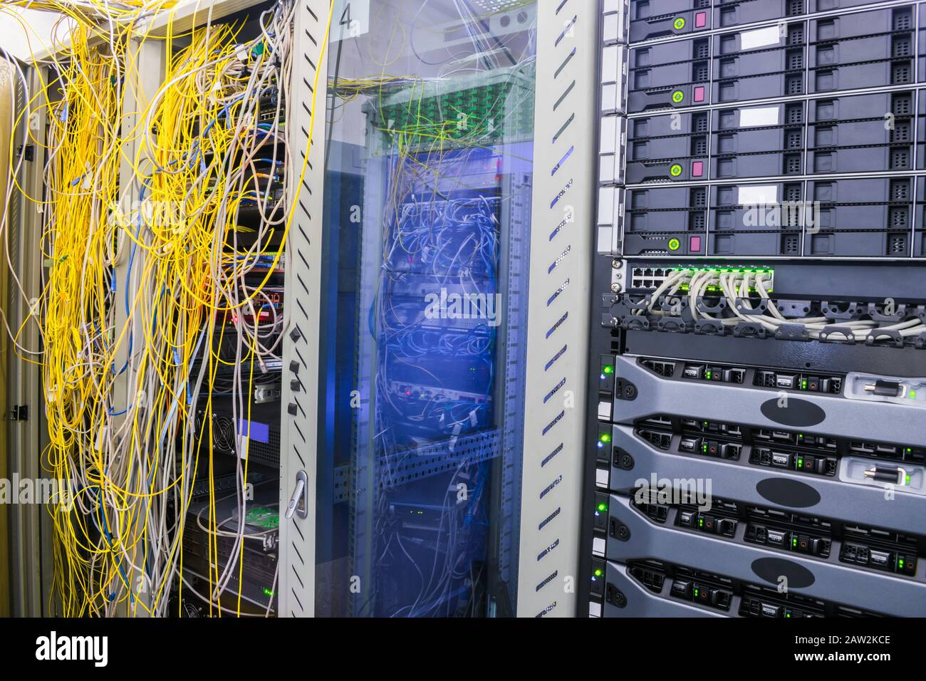 Database with cloud hi-res stock photography and images - Alamy