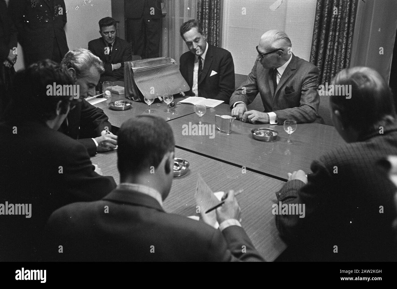 Football league match 1967 hi-res stock photography and images - Alamy