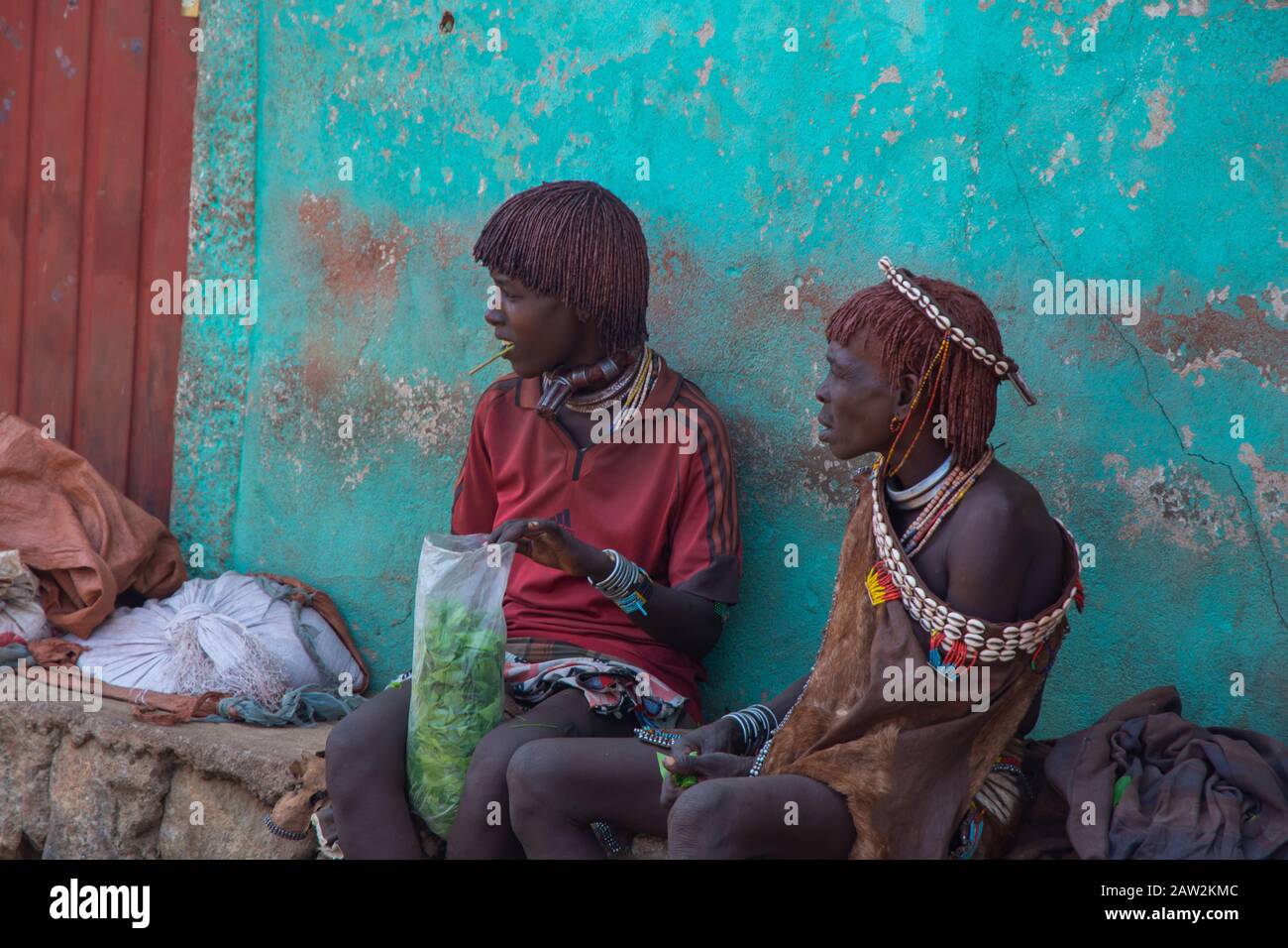 Omo people hi-res stock photography and images - Alamy