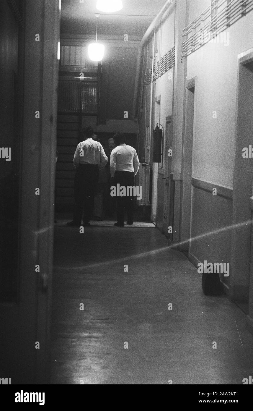 Pieter Menten in Detention arraigned; Pieter Menten between two guards ...