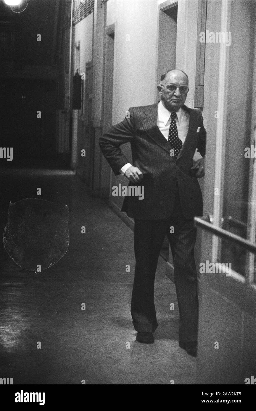 Pieter Menten in Detention arraigned; . Defender Mr. Simon in the hall ...