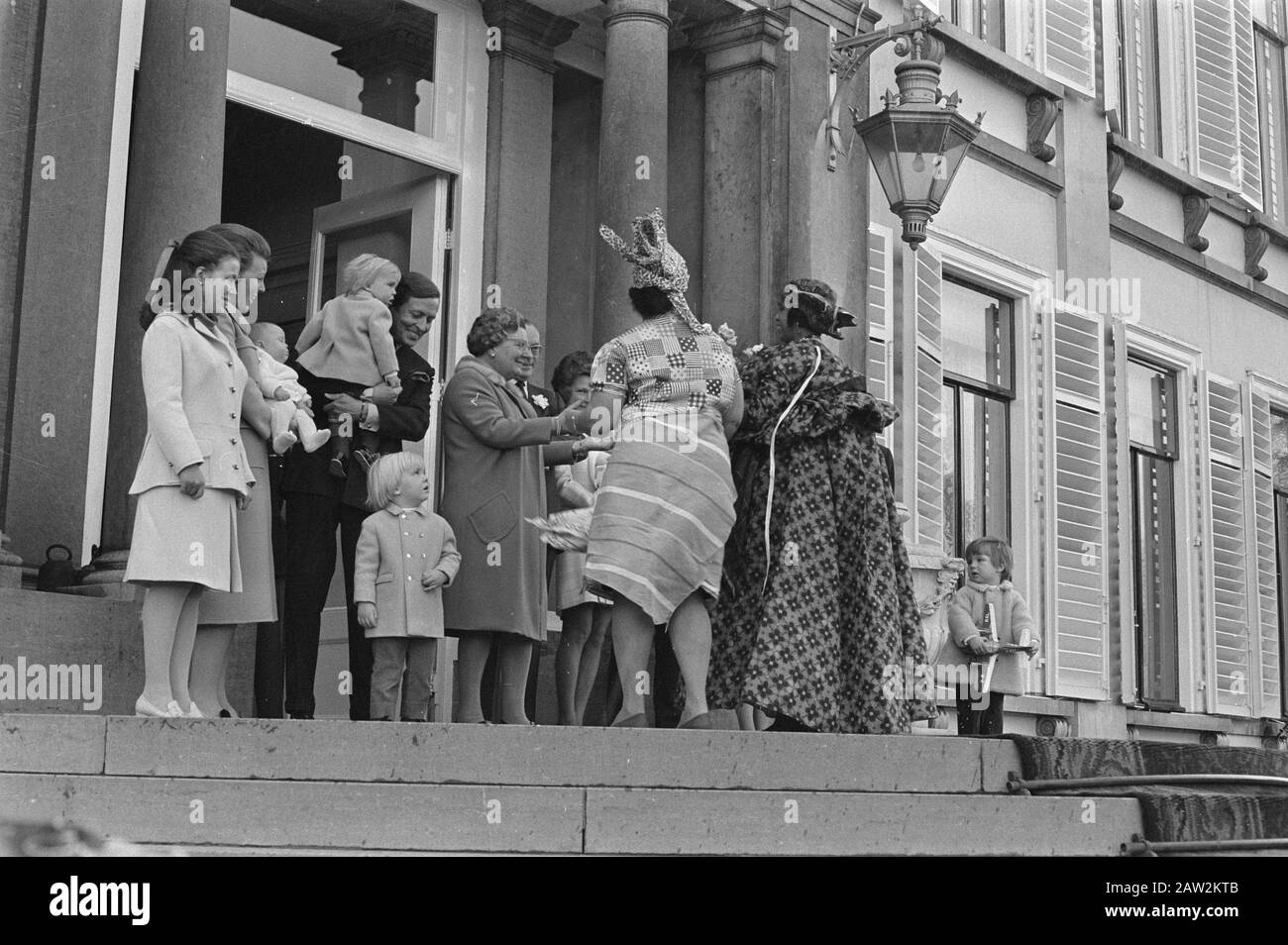 Queen, defile Soestdijk Royal Family Date: April 30, 1970 Location ...