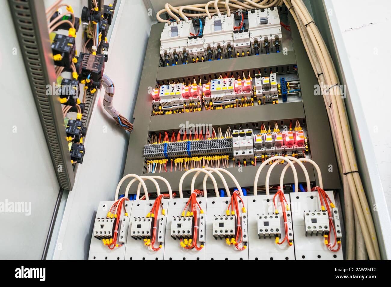 Electromagnetic high-current starters, voltage relays and sotal ...