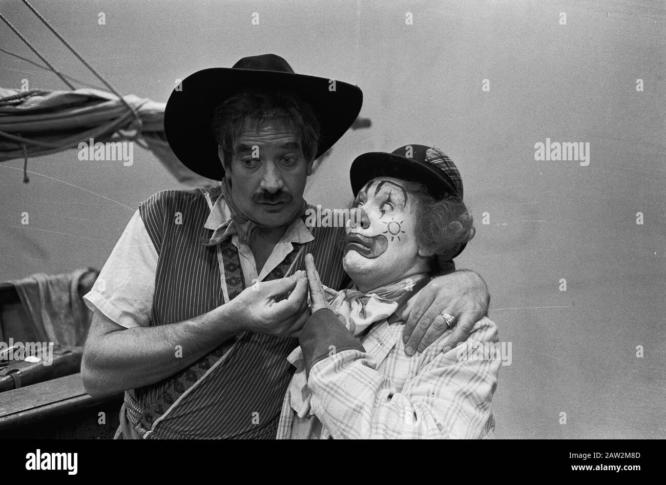 Clowns black and white hi-res stock photography and images - Alamy