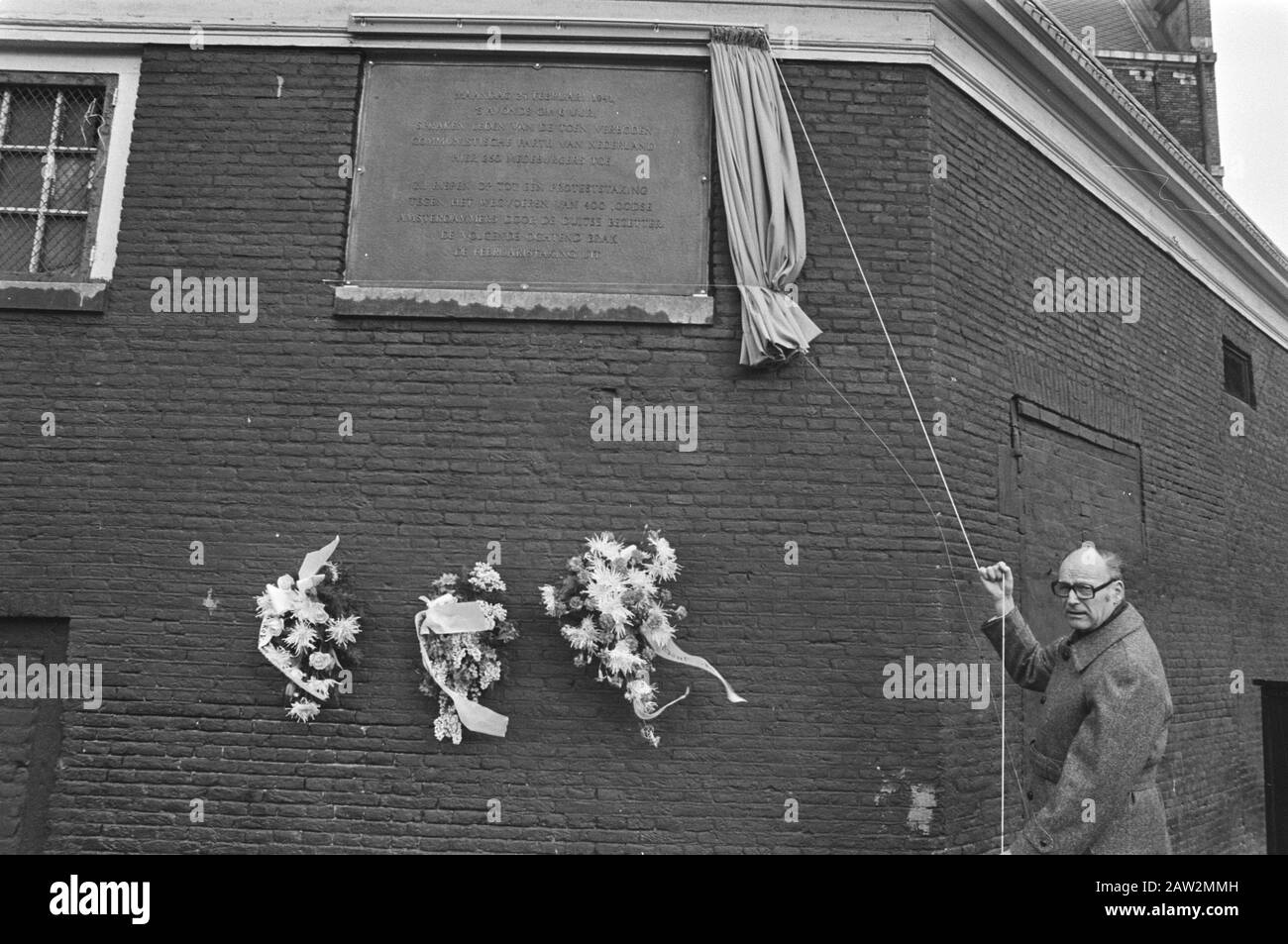 Plaque commemorating the February Strike unveiled by Councilor Verhey ...