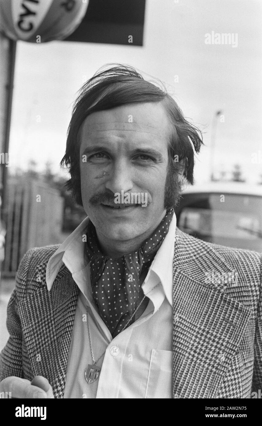 Hugo metsers taste first beaujolais hi-res stock photography and images ...