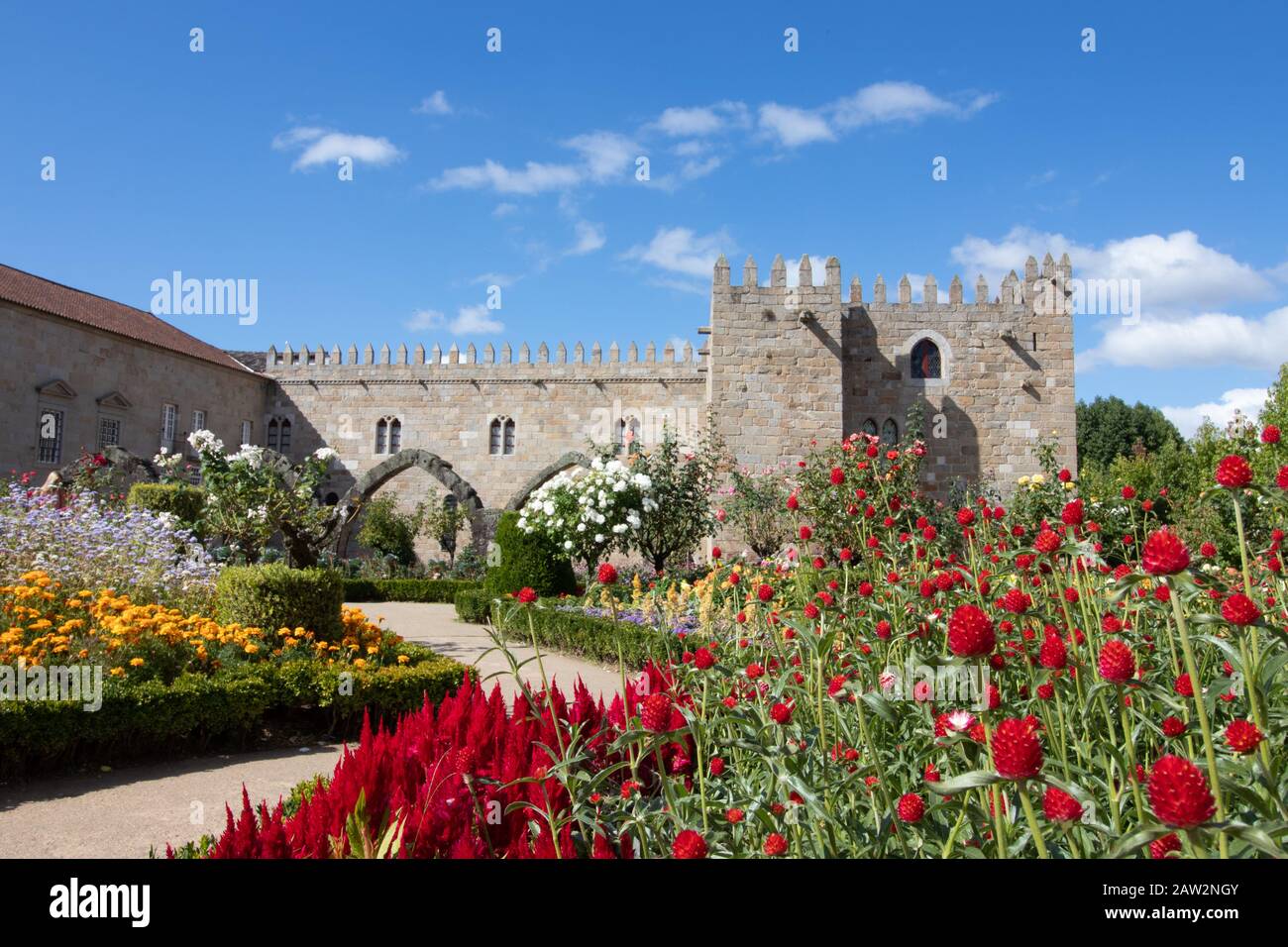 Medieval braga cathedral hi-res stock photography and images - Alamy