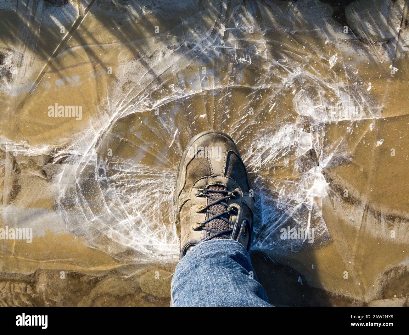 Man freezing legs hi-res stock photography and images - Alamy