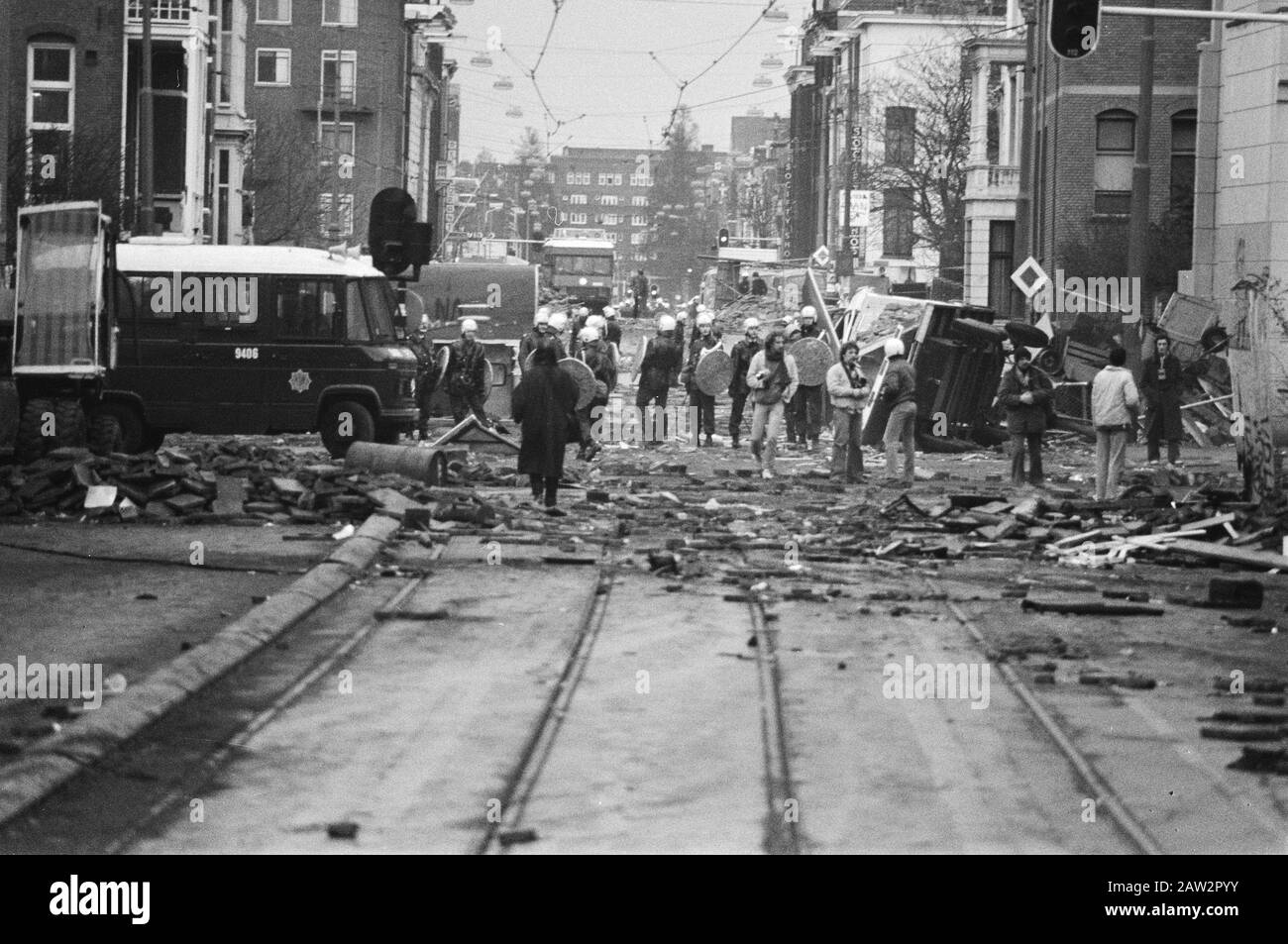 Tanks clearing barricades hi-res stock photography and images - Alamy