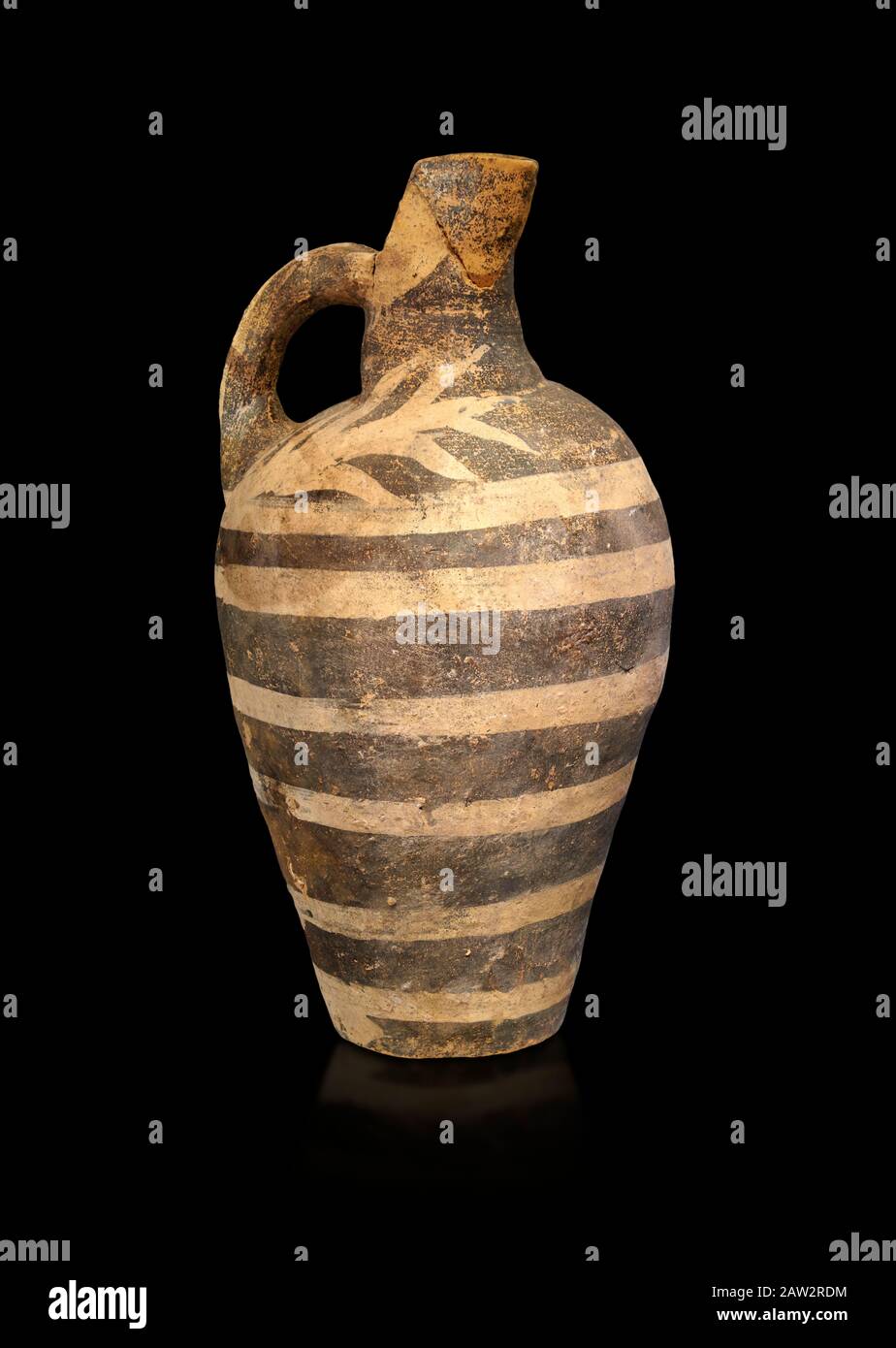 Minoan decorated Kamares style jug with comncentric ring pattern, Poros ...