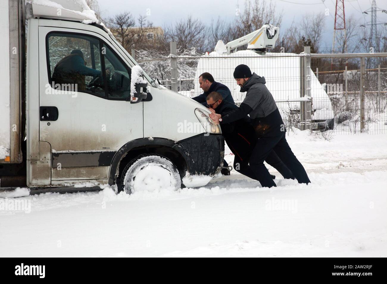 Van stuck in snow hi-res stock photography and images - Alamy