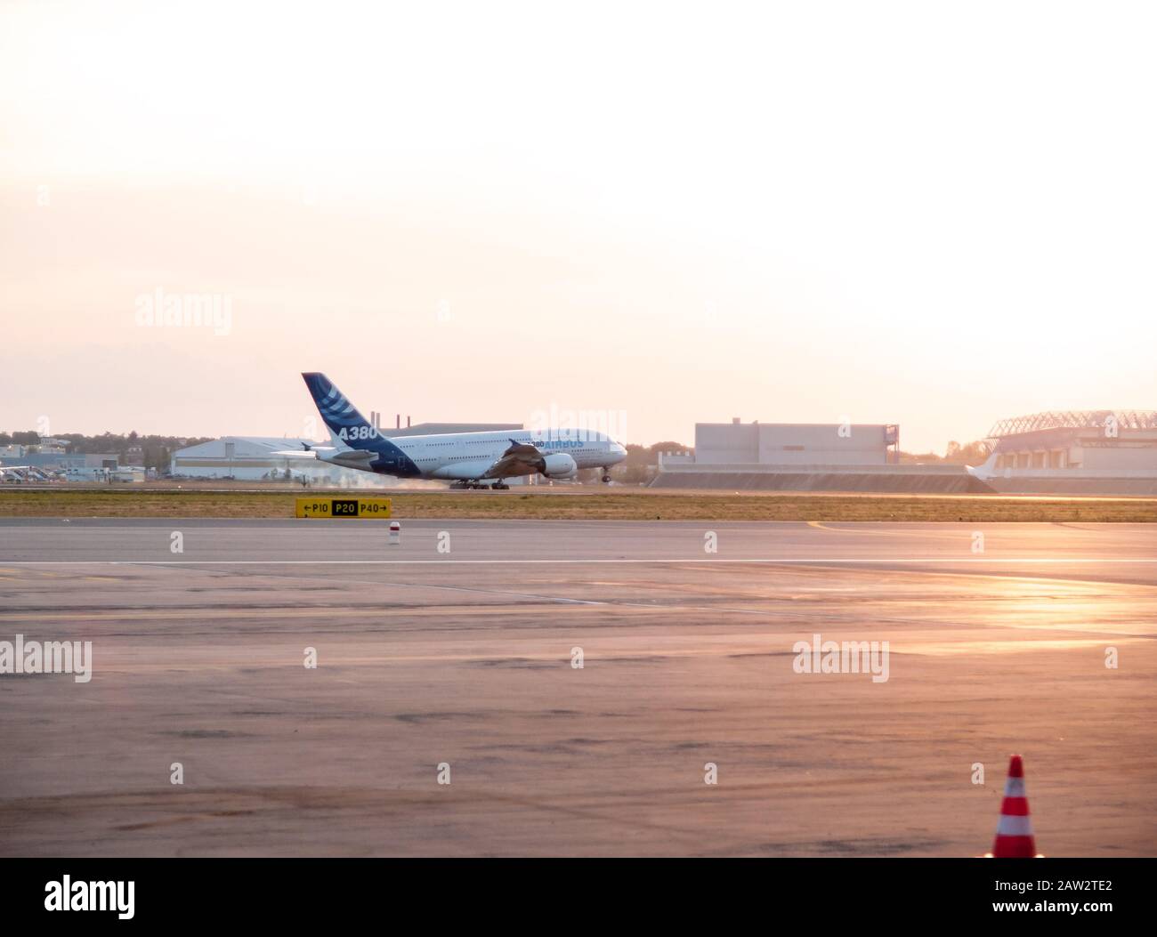 Airbus a380 flight test aircraft hi-res stock photography and images ...