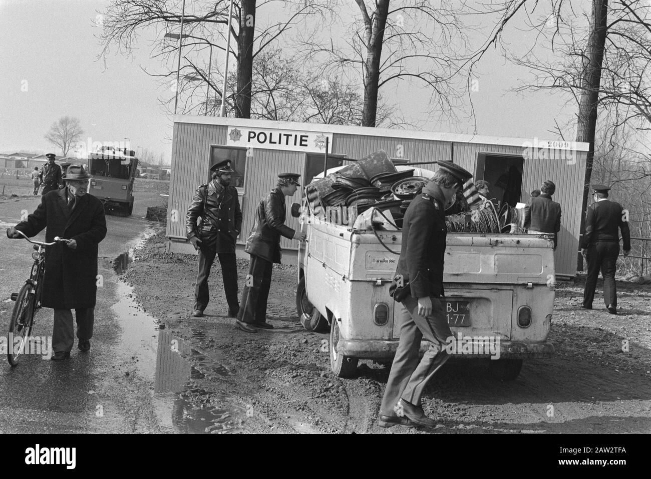 police station at trailer park in Den Bosch; Installation police Date ...