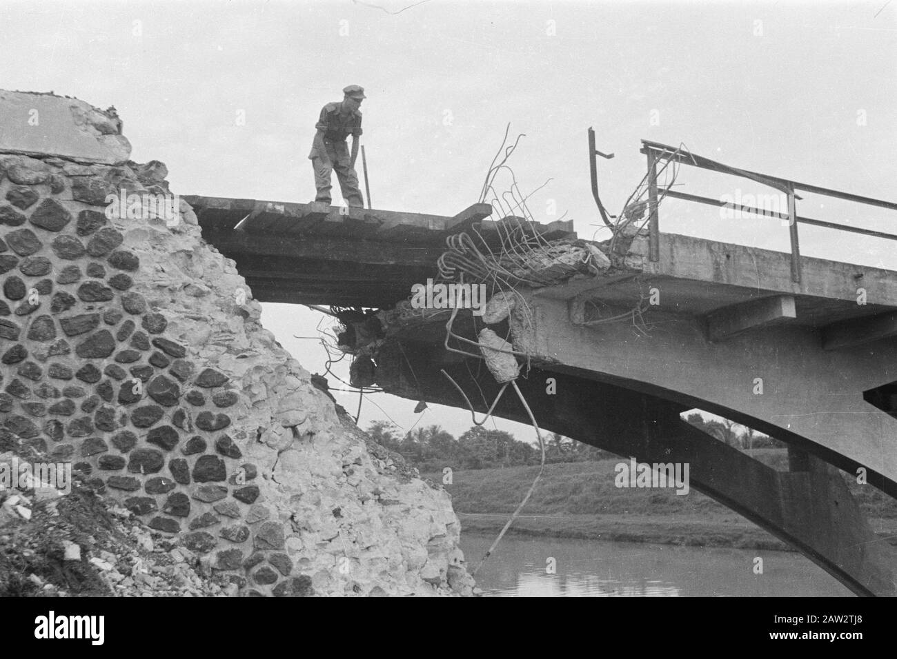 Destroying bridges hi-res stock photography and images - Alamy