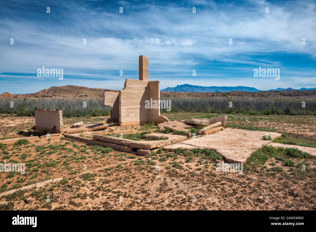 Ruin in St Thomas, ghost town submerged under Lake Mead for many years ...