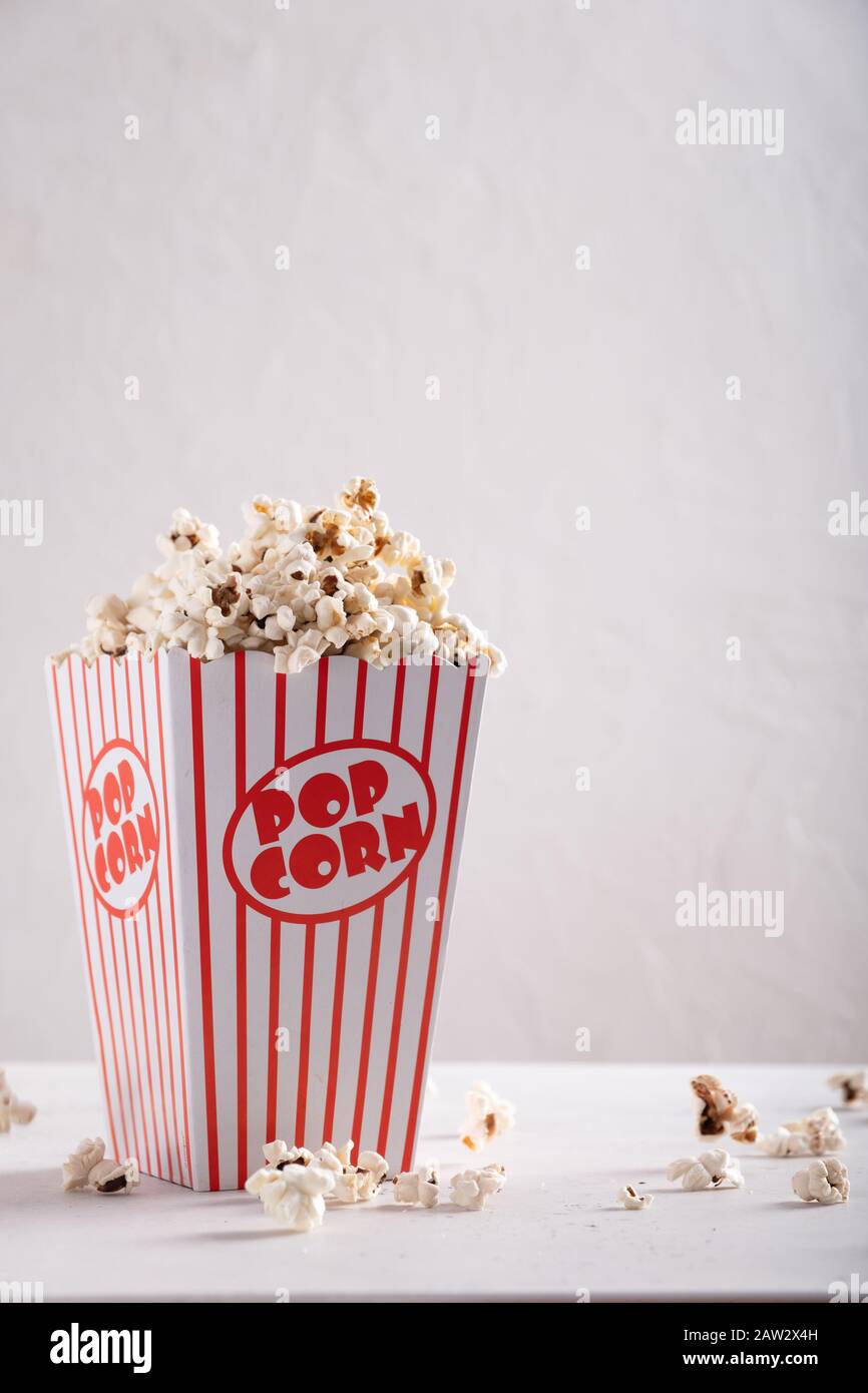 Classic retro red and white popcorn box Stock Photo - Alamy