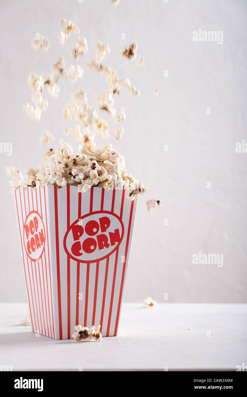 Classic retro red and white popcorn box Stock Photo - Alamy