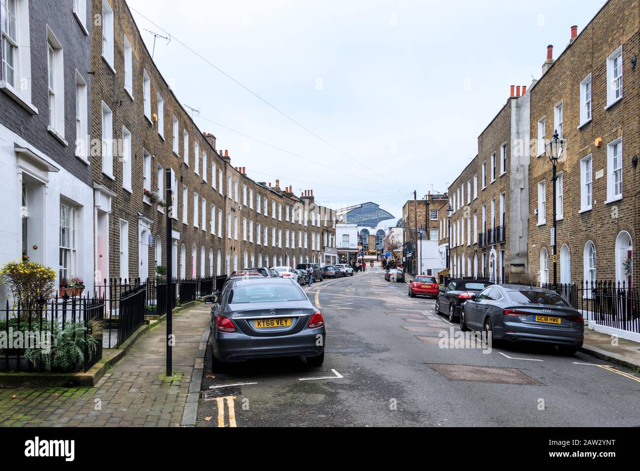 Charlton Place, a terrace of Georgian houses at The Angel, Islington ...