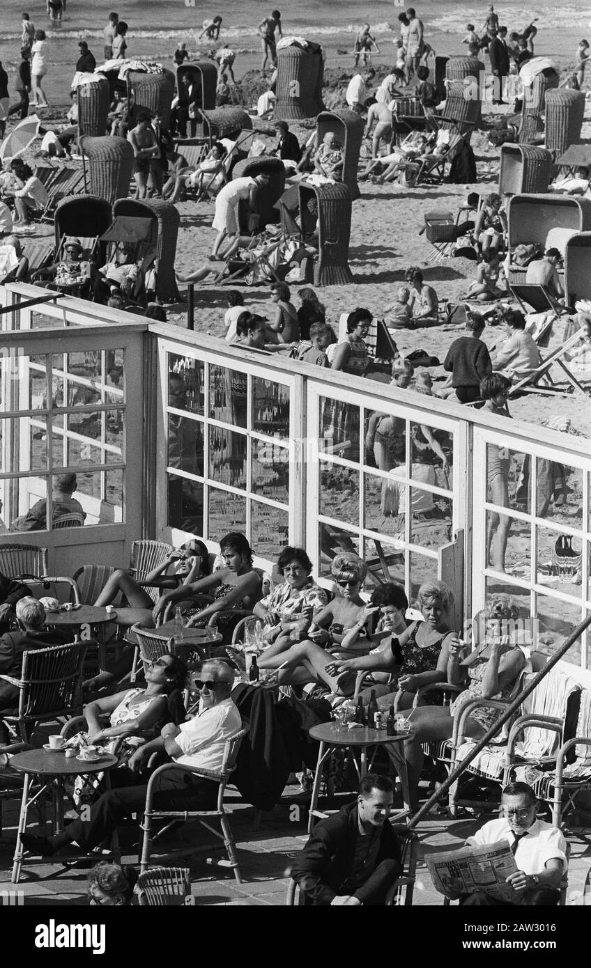 Beautiful late summer weather. Crowds on the beach of Zandvoort Date ...
