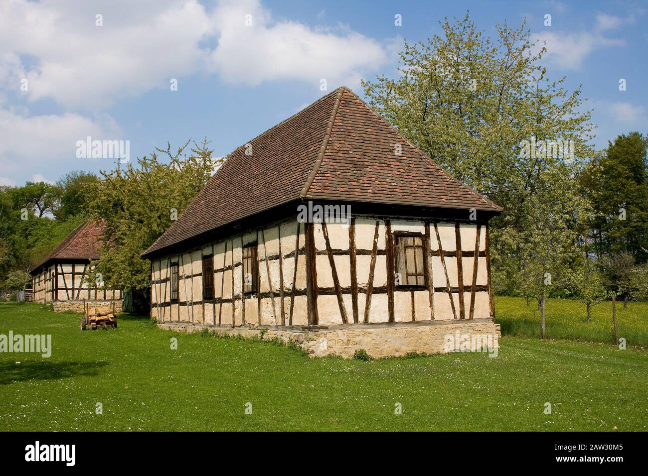 Timber framed farming house hi-res stock photography and images - Alamy