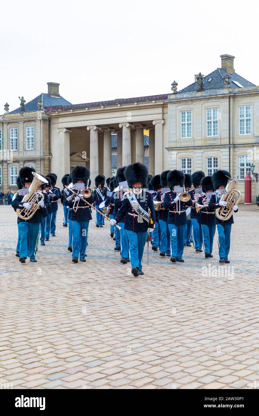 Amalienborg palace danish royal family copenhagen denmark life guards soldiers hi-res stock ...