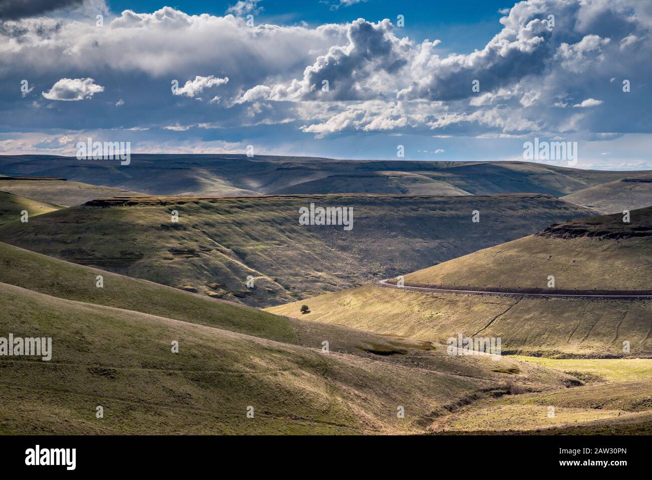 Rolling hill hi-res stock photography and images - Alamy