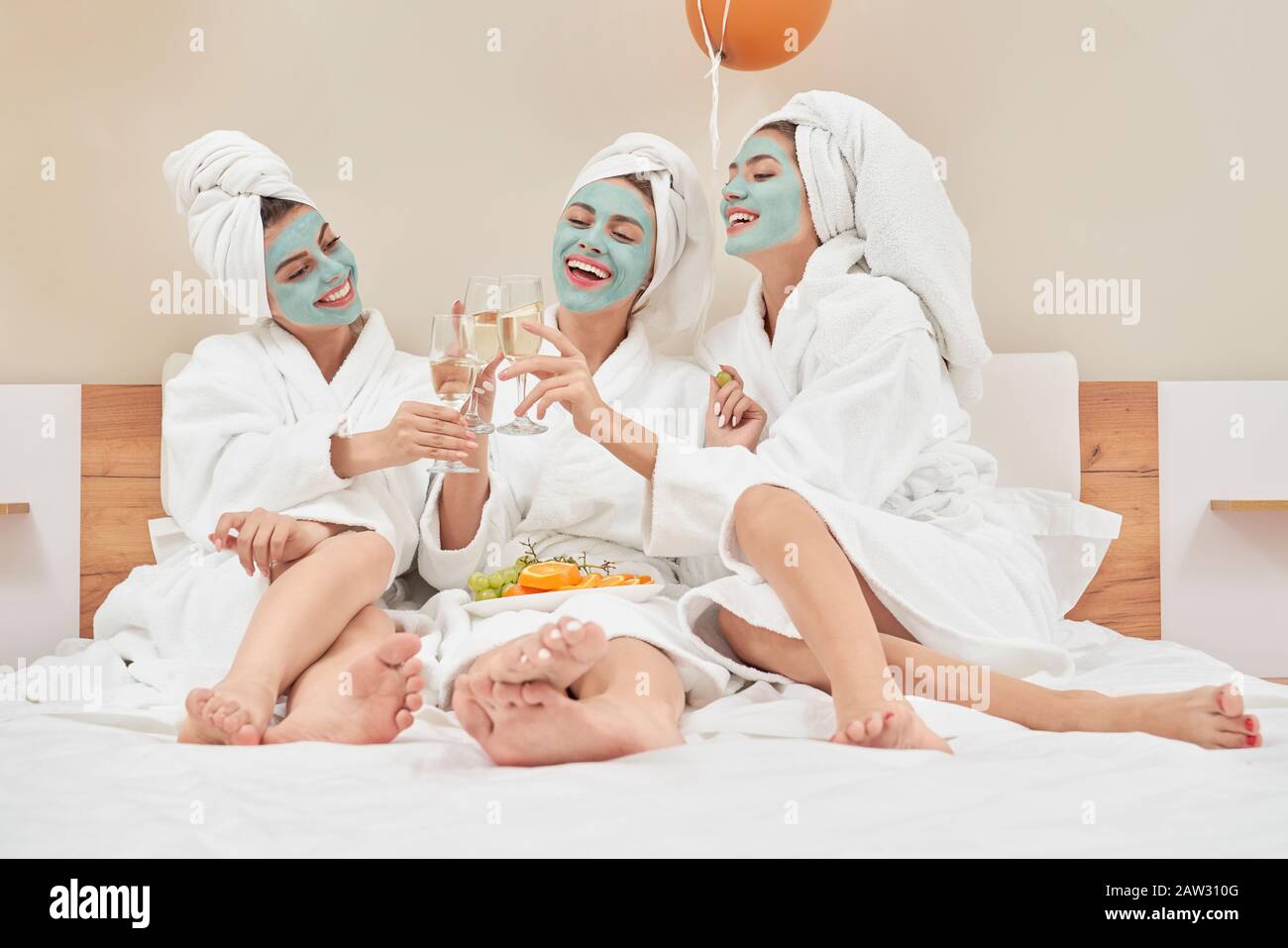 Girls spa party hi-res stock photography and images - Alamy