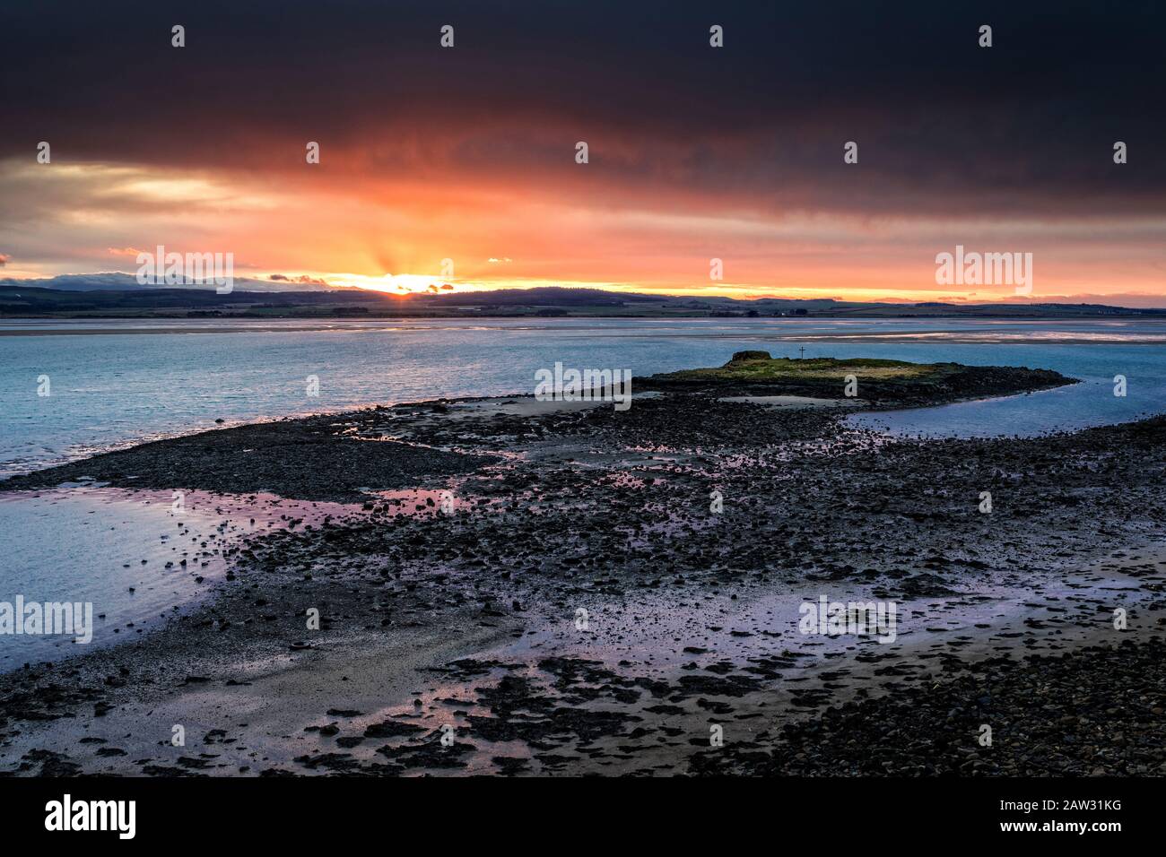 Holy island lindisfarne sunset beach hi-res stock photography and ...