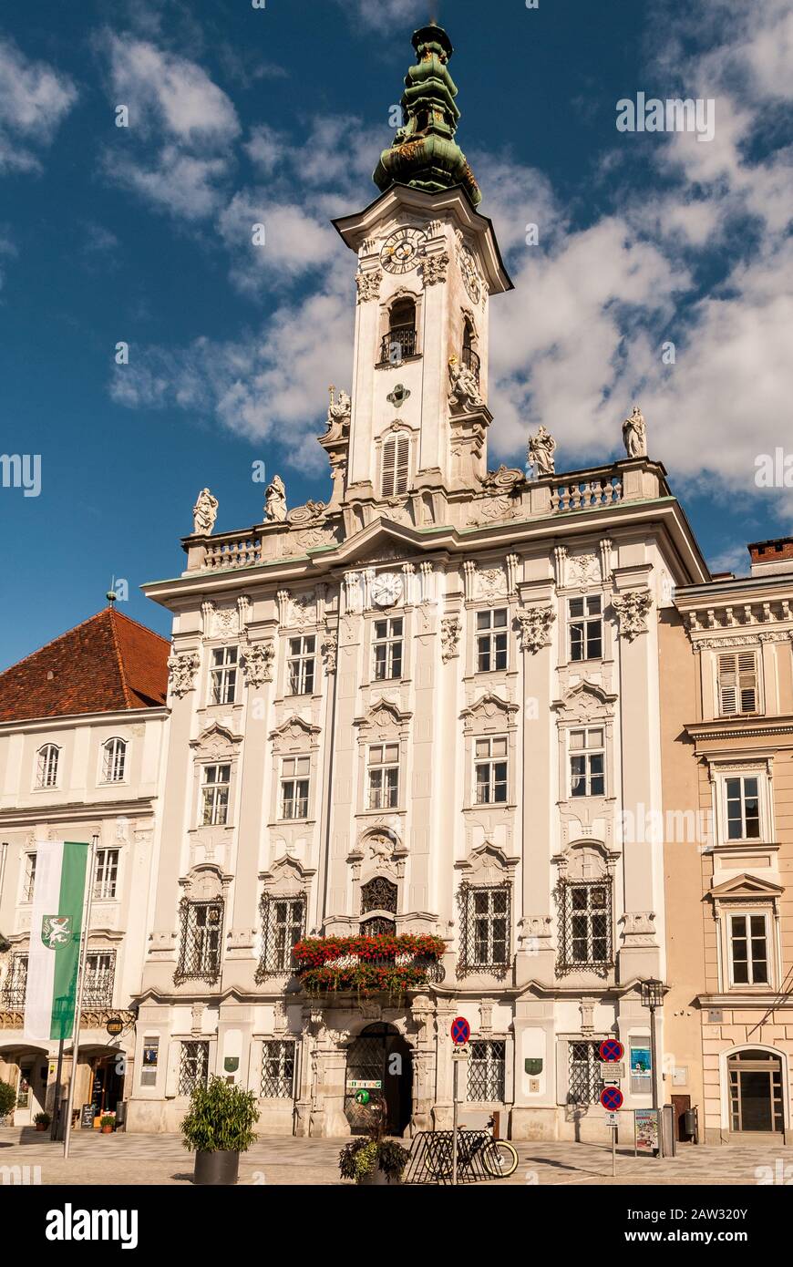 The city hall (Rathaus) on the town place in Steyr, Upperaustria Stock ...
